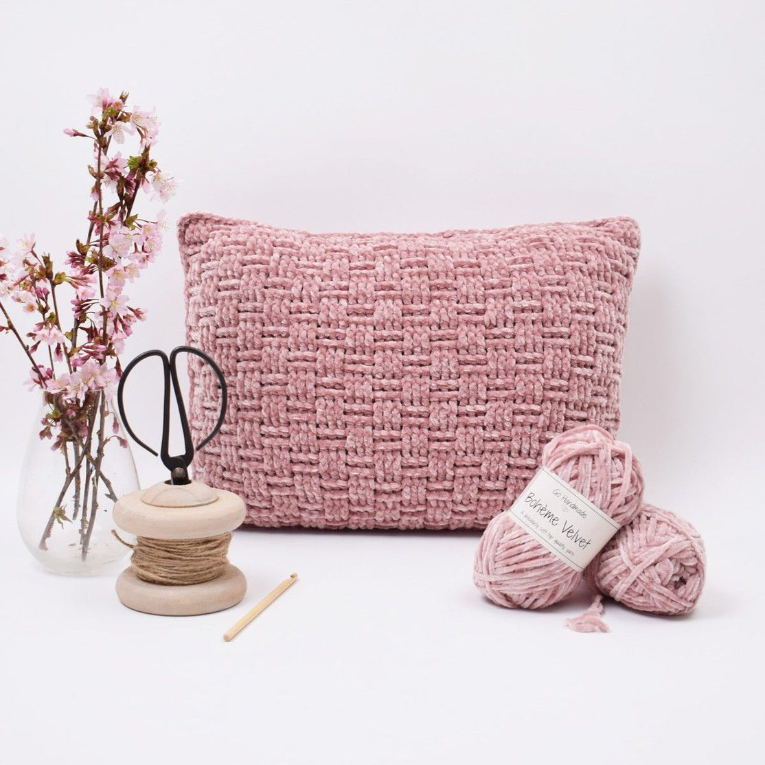 Coussin tressé Velvet - Allongé – Hobbii